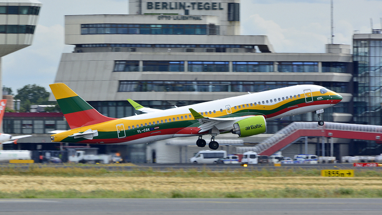 airBaltic / A220-300 *Lithuanian Flag Livery* – Berlin Aviation Spotting